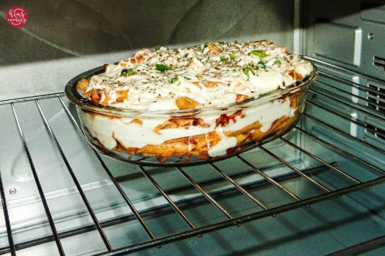 Macarona Bechamel (Cheesy Baked Bechamel Pasta)