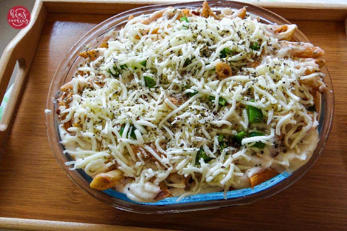 Macarona Bechamel (Cheesy Baked Bechamel Pasta)